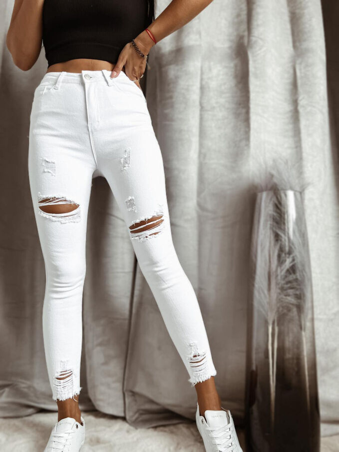 Biele roztrhané rifle s vysokým pásom | Starstyle.cz