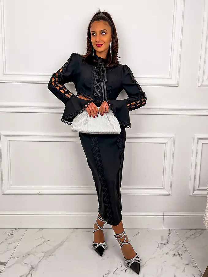 Laserom rezané elegantné šaty MAURA+ | Starstyle.cz