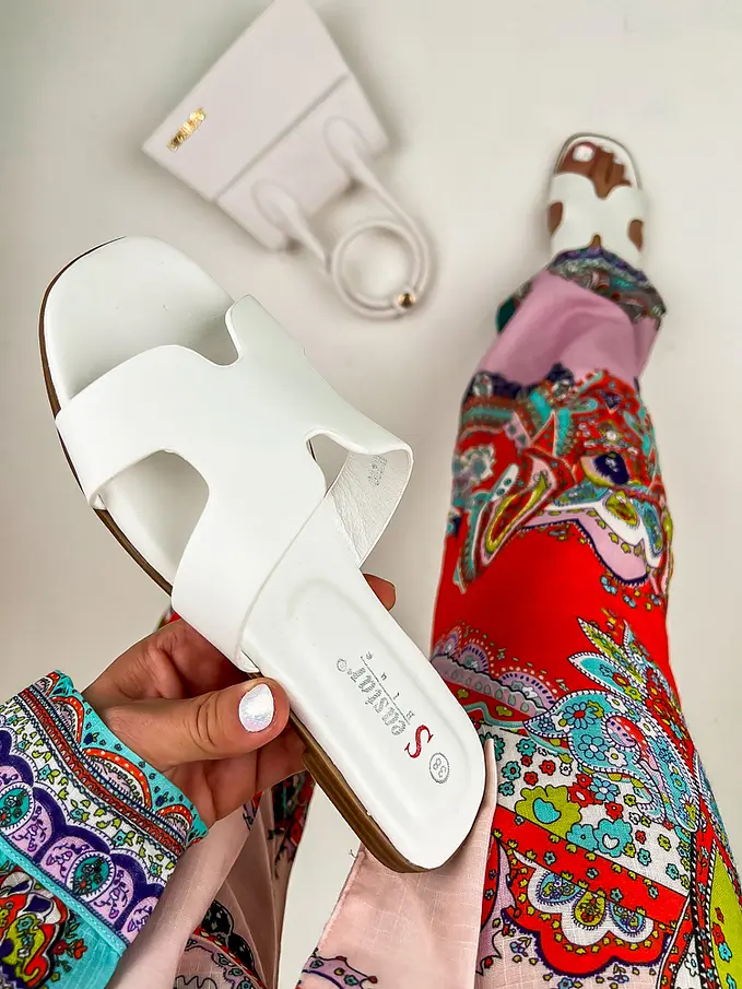 Biele dámske šľapky RENELLA* | Starstyle.cz