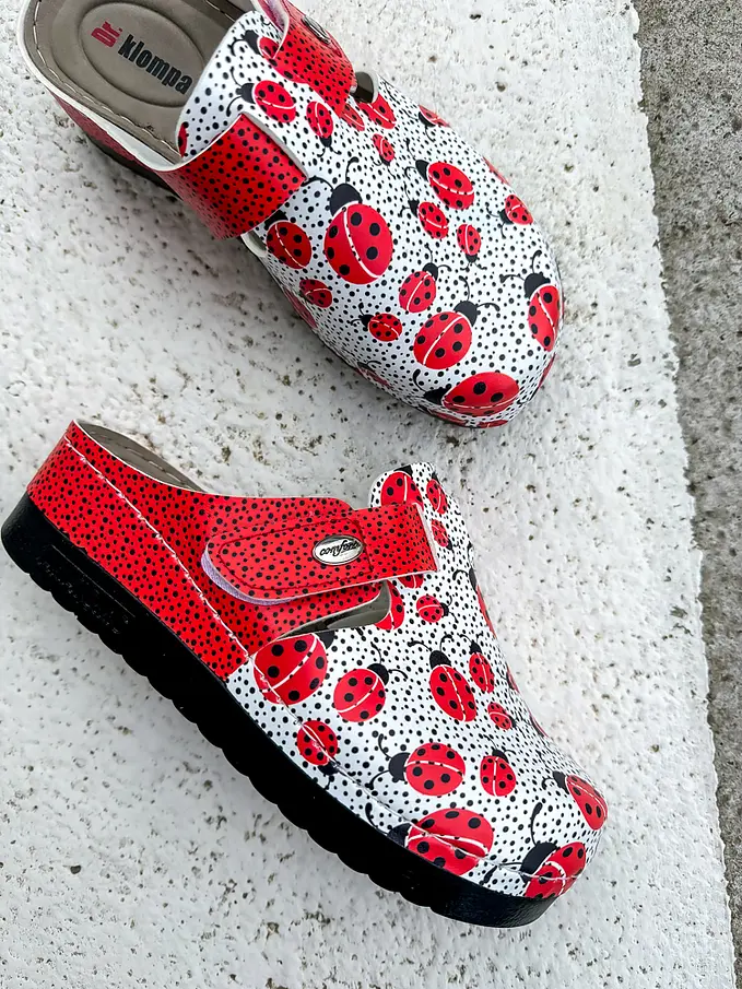 Vzorované zdravotnícke šľapky LADYBIRD+ | Starstyle.cz