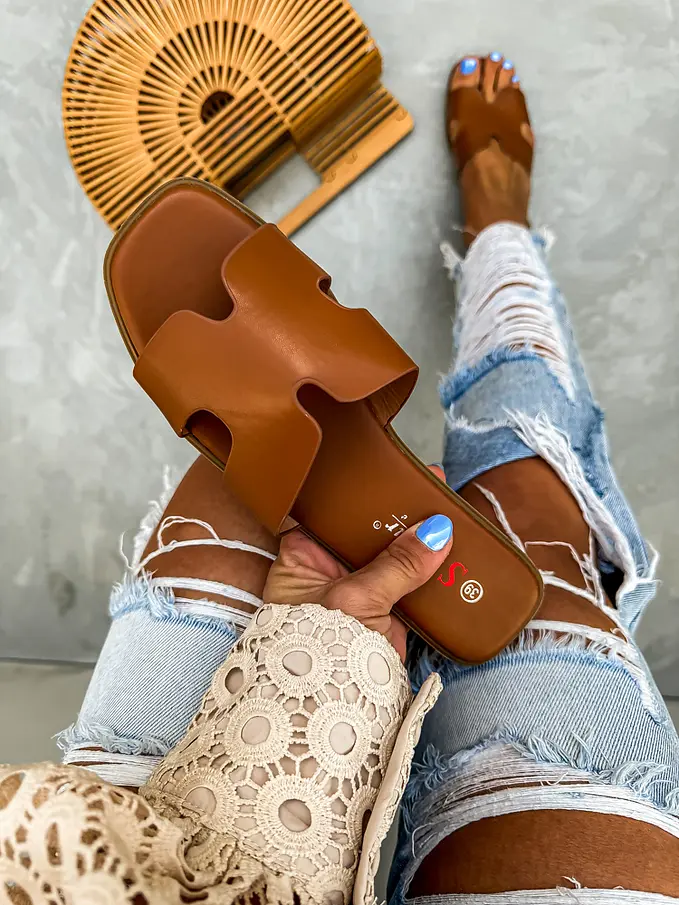 Hnedé dámske šľapky FIORELLA | Starstyle.cz